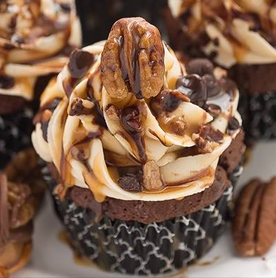 How To Make Chocolate Turtle Cupcakes