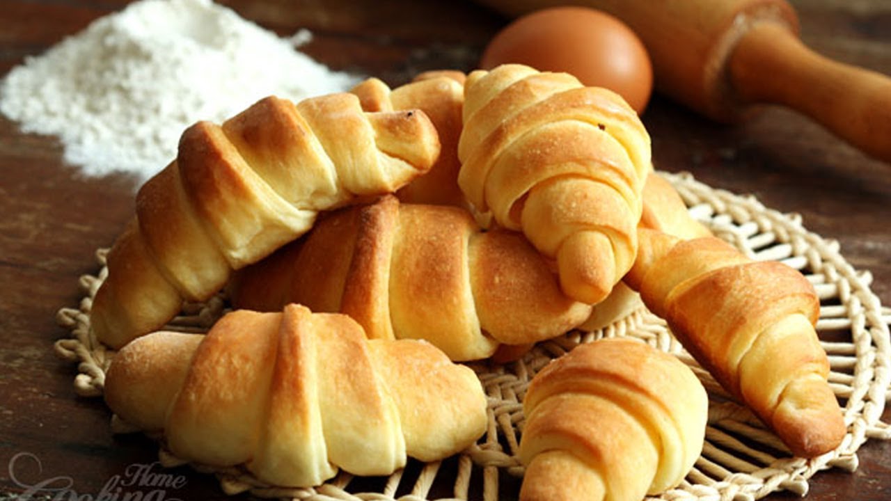 How To Make These Delicious Homemade Crescent Rolls - Afternoon Baking ...